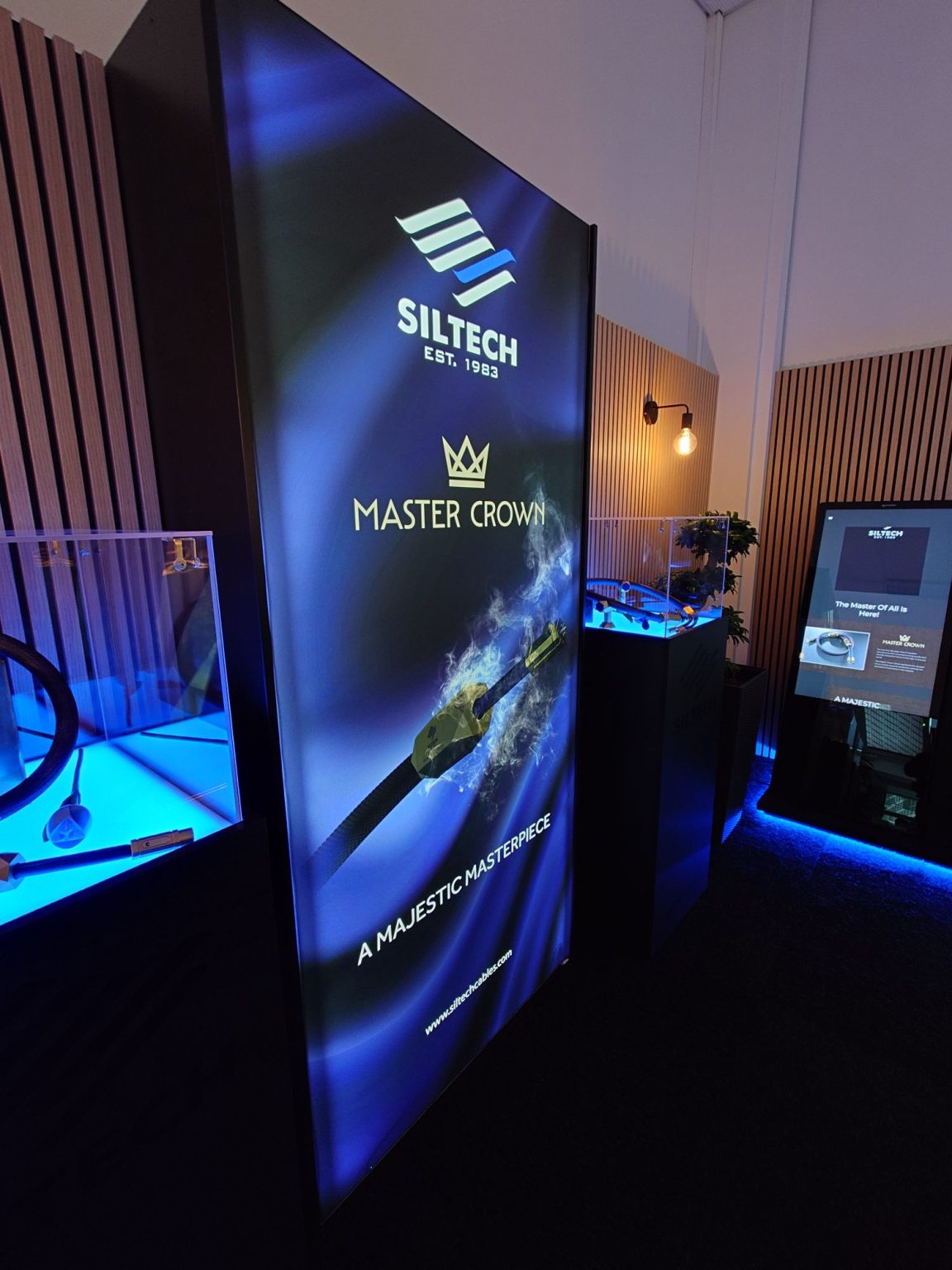 Siltech MASTER CROWN | avcat Audio Visulal Breaking News